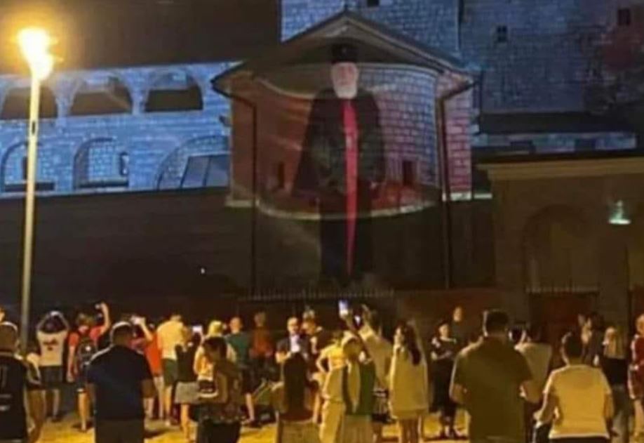 NA CETINJSKI MANASTIR VEČERAS PROJEKTOVANA CG ZASTAVA: Ispred manastira ...