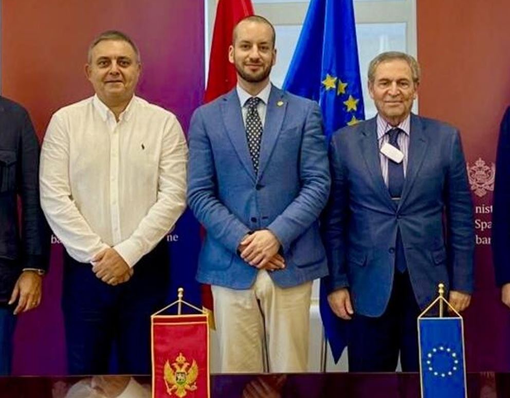 Ministar Janko Odović “OBRĆE” MILIJARDE širom Crne Gore sa firmom koja ...